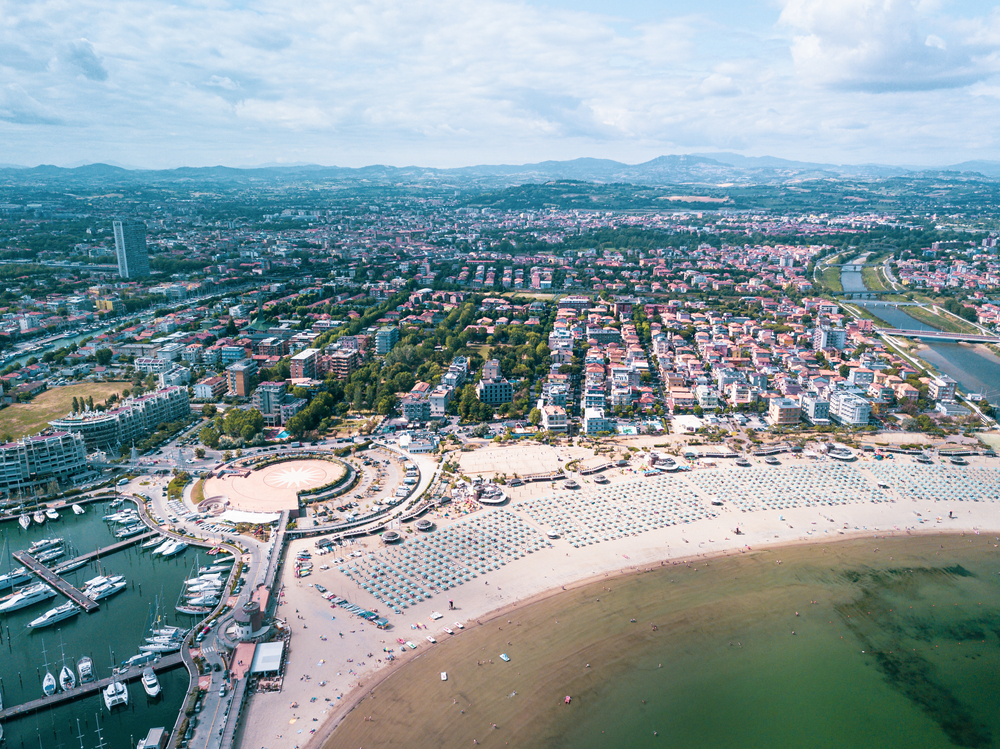 Cosa fare a Riccione? Vita notturna, movida e cose da fare - Alltours