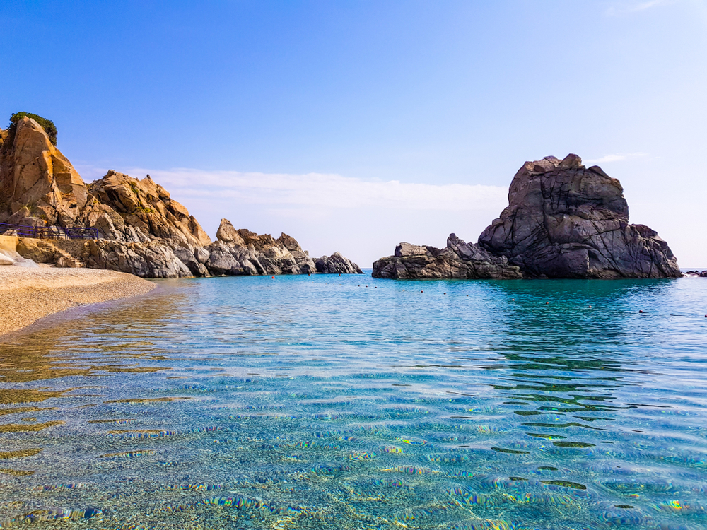 Pietragrande Calabria: lido, scogliera e spiaggia di Soverato - Alltours