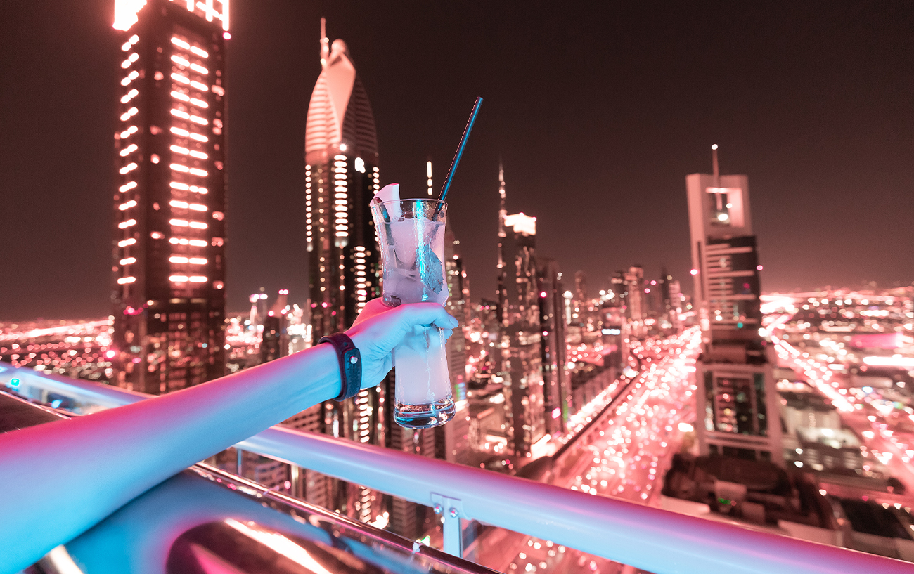 I migliori rooftop bar di Dubai per aperitivi con vista mozzafiato ...